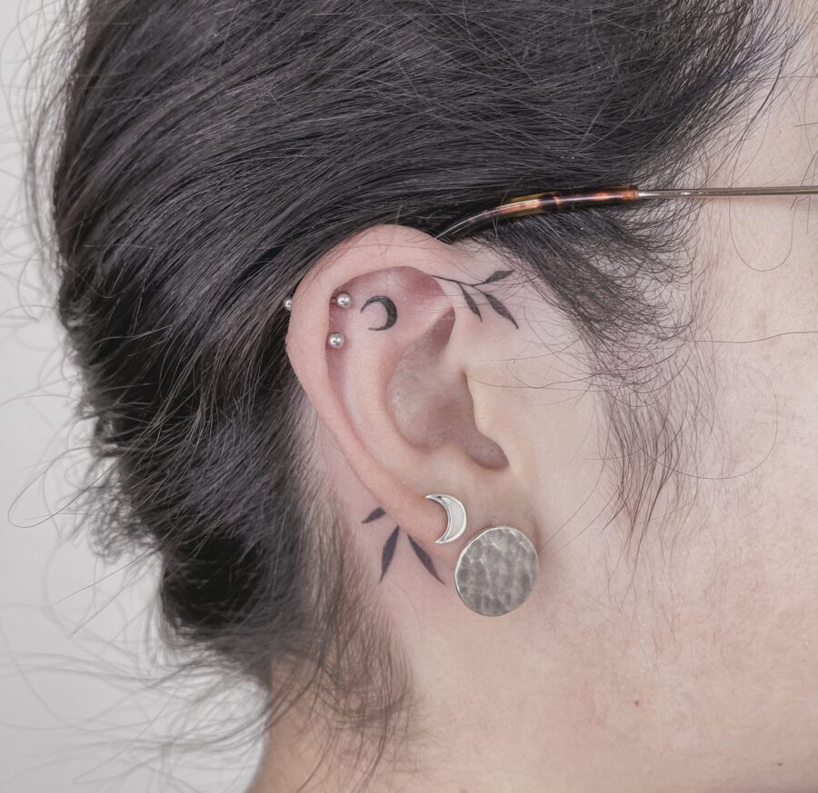 Tatouages d'Oreilles - Karbone Studio