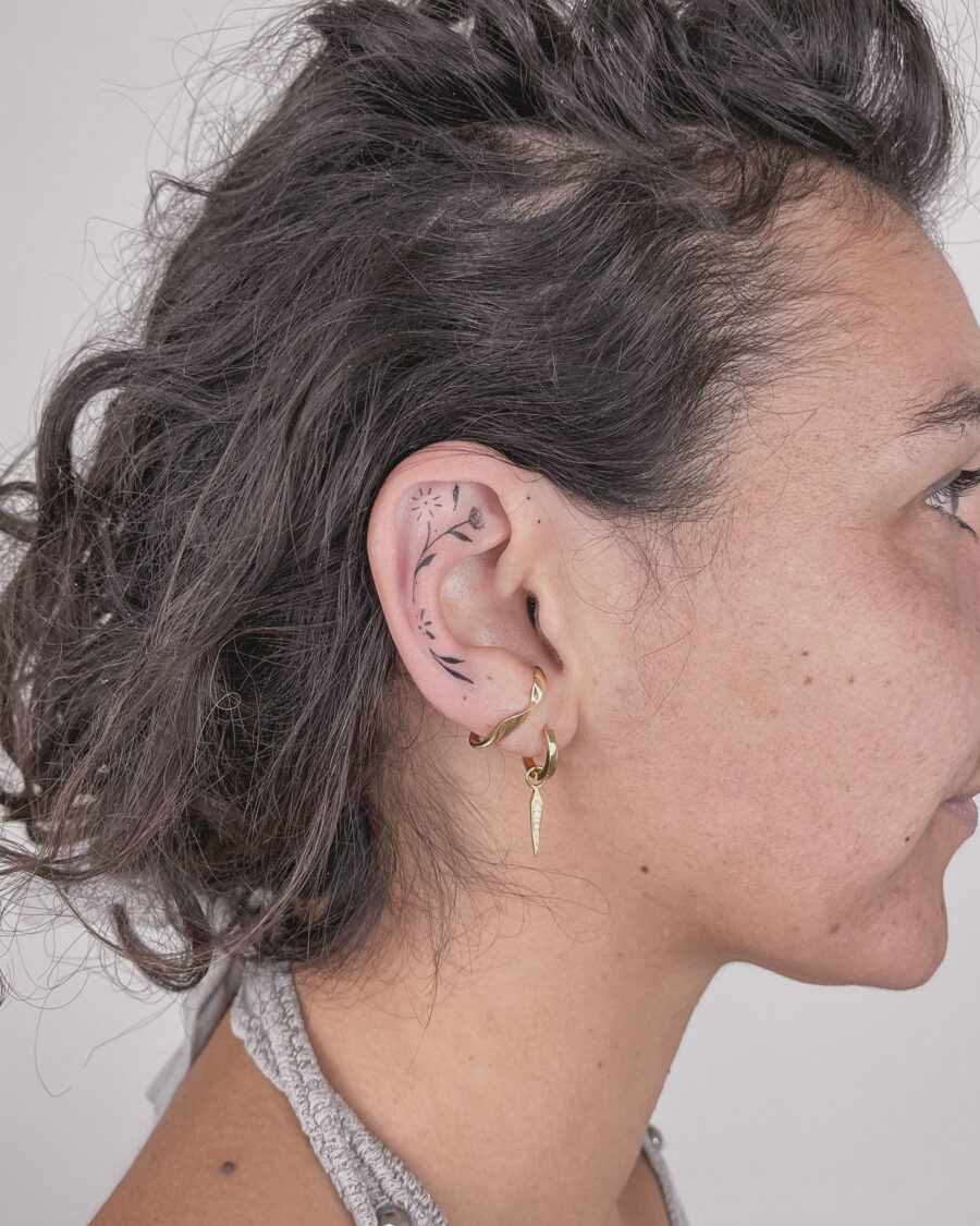 Tatouages d'Oreilles - Karbone Studio