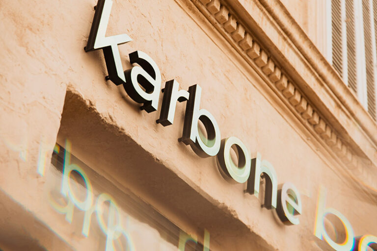 Devenir résident chez Karbone Studio - Tatoueur.se résident.e